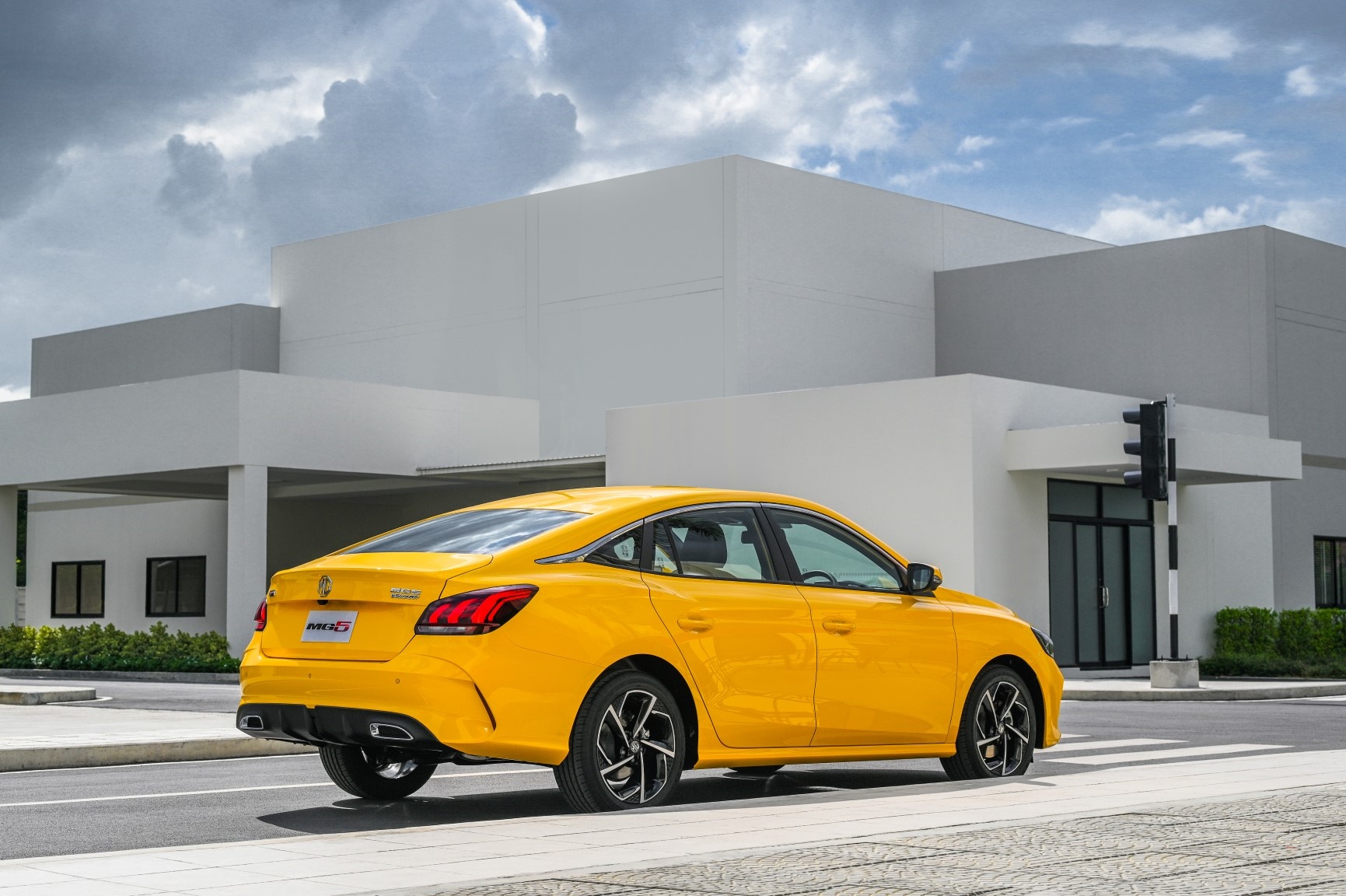 NEW MG5 สปอร์ตคูเป้ซีดาน ผ่อนเริ่มต้นเพียง 5,991 บาท พร้อมส่งมอบทันที