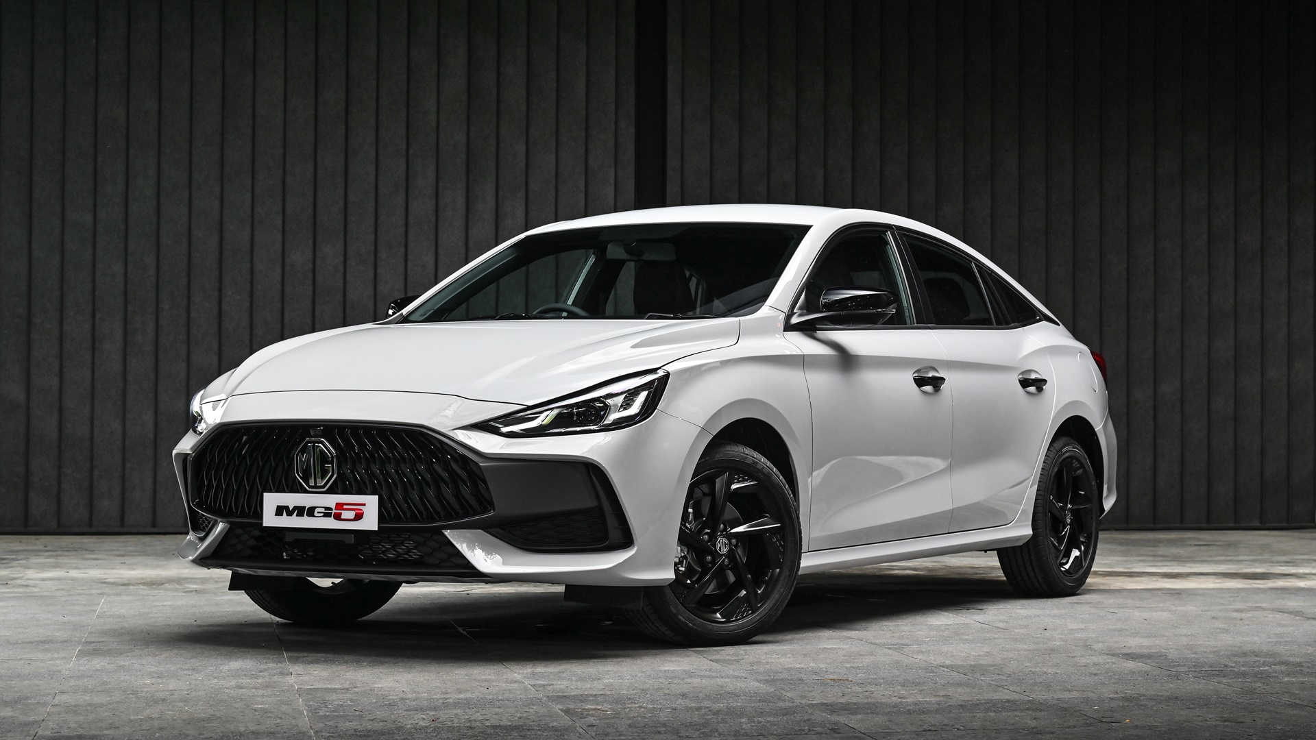 ราคาอย่างเป็นทางการ New MG5 Special Edition รุ่นครบรอบ 10 ปี 589,900 บาท